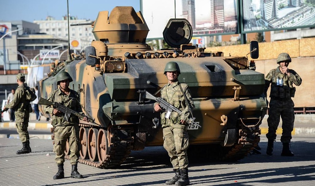 Με τα τανκς οι Τούρκοι στο κέντρο του Ντιγιάρμπακιρ (φωτογραφίες ...