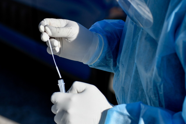 Rapid test: Τι αλλάζει για τους εργαζόμενους στον ιδιωτικό τομέα ...